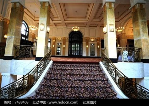 上海花园饭店楼梯正面横构图下载红动中国