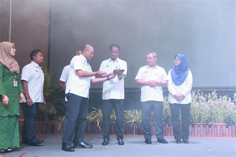 LAWATAN KERJA YB TAN SRI DATO DR HAJI AZMI BIN ROHANI SETIAUSAHA KERAJAAN JOHOR MERANGKAP