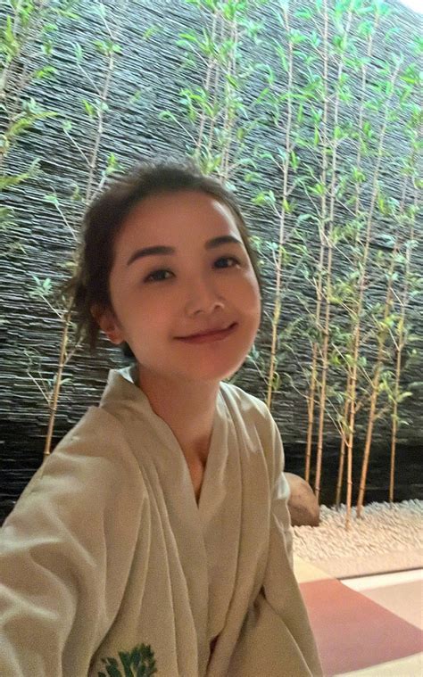 阿sa阿娇晒twins日聚会合影 闺蜜贴脸自拍感情好 搜狐大视野 搜狐新闻
