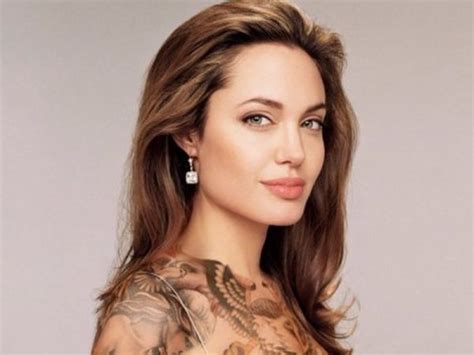 أنجلينا جولى مثيرة بالأبيض والأسود عين