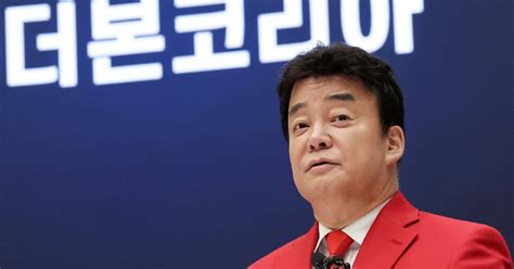 ‘사흘 천하로 끝 백종원의 ‘더본코리아 주가 하락
