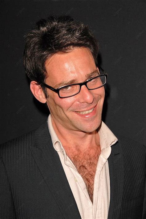 詹姆斯卡利斯 James Callis 與特里西婭赫爾弗 Tricia Helfer 和格蕾絲帕克 Grace Park 在馬克西姆派對上