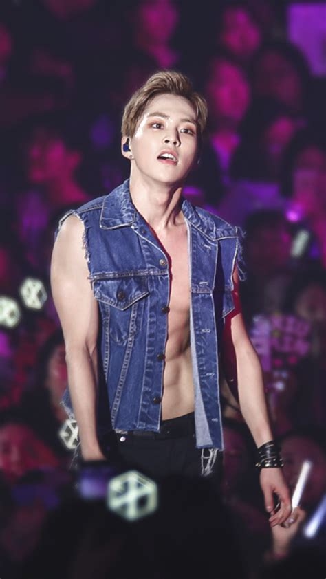Xiumin Abs