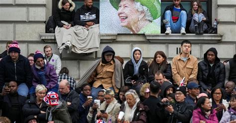 Una Multitud Se Instaló En Las Calles De Londres Y Windsor Para Ver