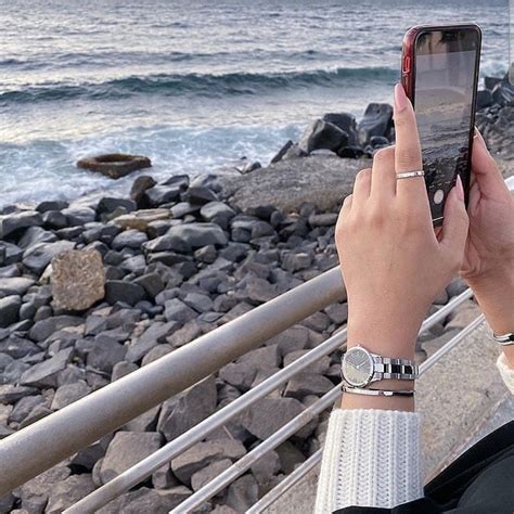 Pin By ♥𝓠𝓾𝓮𝓮𝓷♥ On أغراض تستحق الشراء Wearable Fashion Fitbit