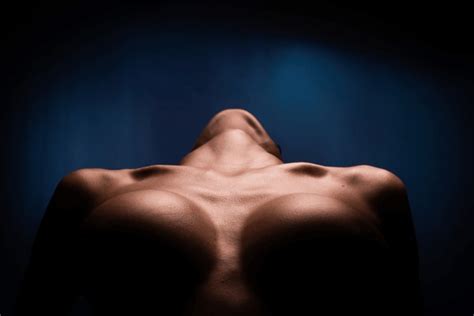 Beautiful naked bare breasts 9 086 ảnh hình ảnh có sẵn và ảnh miễn