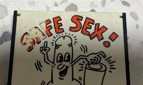 Keith Haring Rare Signed Nyc Pop Shop Safe Sex Condom Carrying Clip On