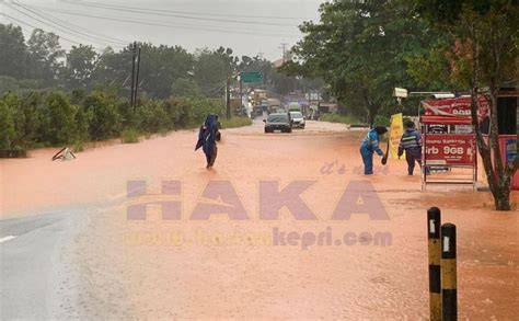 Hujan Deras Seharian Jalan Jalan Protokol Di Tanjungpinang Terendam