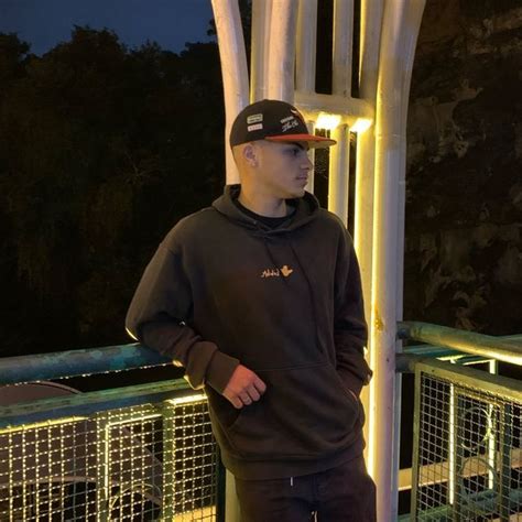 Mayko Maykolv On Threads