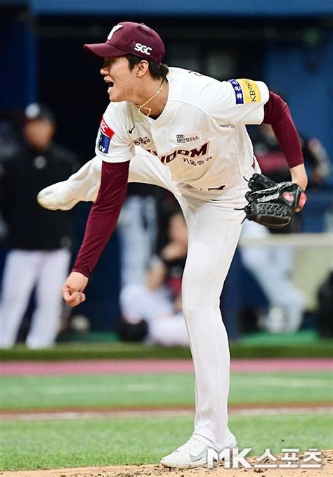 위기에 몰린 키움 구한 토종 우완 에이스의 7이닝 95구 역투 Mk초점 Mk스포츠