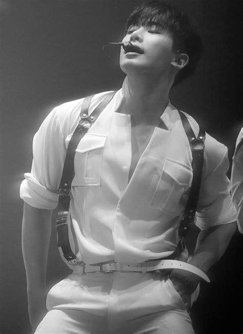 Cute Asian Guys Hot Korean Guys Korean Men Cute Guys Wonho Abs K