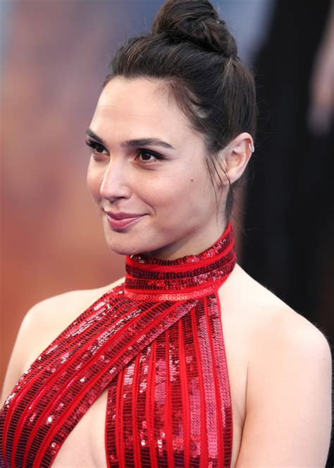 500x700 Resolution Gal Gadot In Red 2017 500x700 Resolution Wallpaper