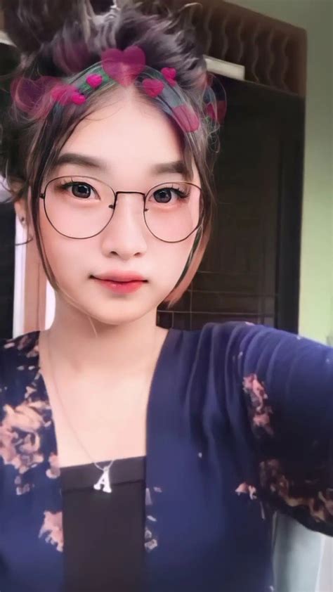 Pin oleh ตุต๊ะ บ้านใหม่ di สาว | Rambut pirang panjang, Gadis-gadis cantik, Referensi pose wanita