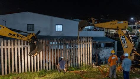 Governo e prefeitura de Canoas dão continuidade à demolição de muro de escola estadual