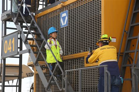 Duuren Life “Эрдэнэс Тавантолгой” Уртын ээлжийн ажилтнуудын гэр бүл уурхайтай танилцав