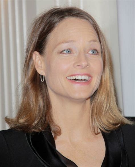 Jodie Foster Sporting An Effortless Shoulder Length Bob Hairstyle