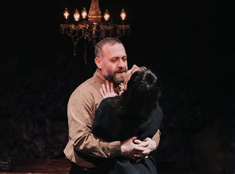 მსხვერპლი „დედოფალია“ Theatrelifege