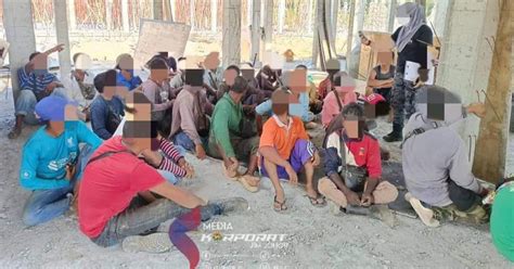 JIM Johor Berkas Warga Asing Dalam Serbuan Di Tapak Pembinaan BULETIN TV Malaysia