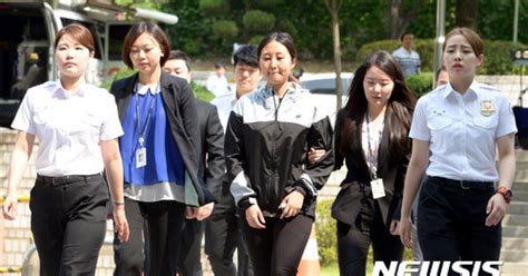정유라 구속 위기 넘길까두 번째 영장 심사 출석