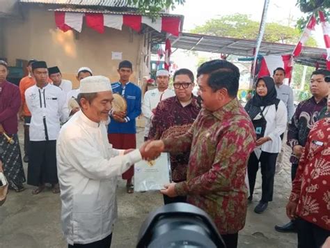 Warga Kepulauan Seribu Terima 386 Sertifikat PTSL Dari Menteri ATR BPN