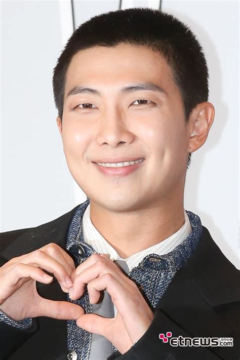 포토 Bts Rm 댄디한 보조개 미소 전자신문