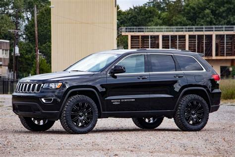 Rough Country 60300 2 5in Spacer Lift Kit For 11 19 Jeep Grand Cherokee