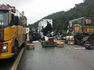 G1 Seis Ficam Feridos Em Acidente Na Via Dutra Em Volta Redonda RJ