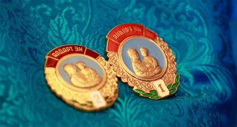 Gto “АЛДАРТ ЭХ” ийн одонгоо энгэртэй гялалзуулж байгаа бүх сайхан ээжүүддээ халуун баяр хүргье