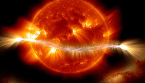 Emiten alerta máxima por tormenta solar que impactará en la Tierra la