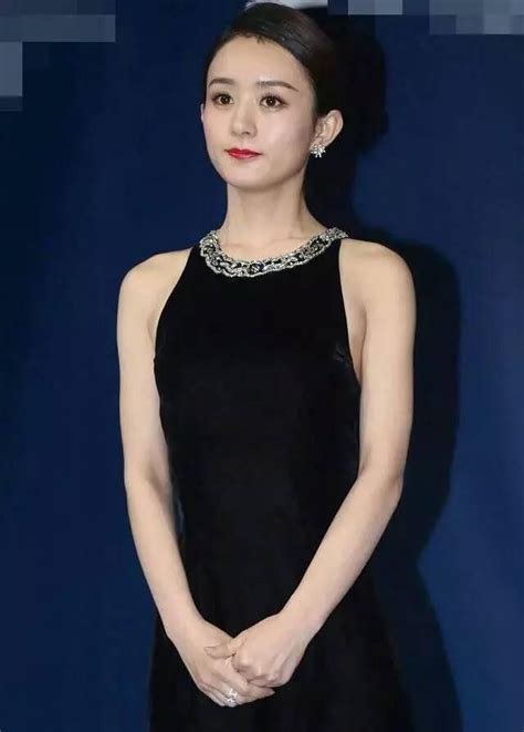 趙麗穎這條黑禮裙打扮難得一見 大秀美背優雅又迷人 每日頭條