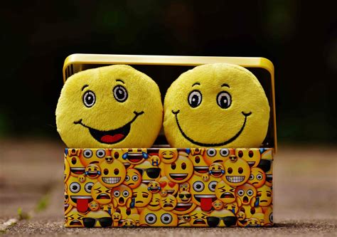 Guide To Build A Simple Sentiment Analyzer Using Tensorflow Hub