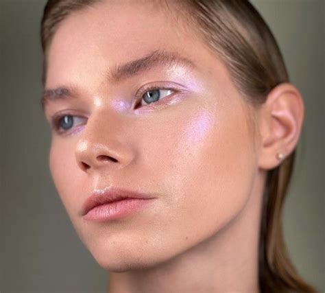 Rubor Morado Como Usar El Rubor De Moda Ideas De Maquillaje Natural