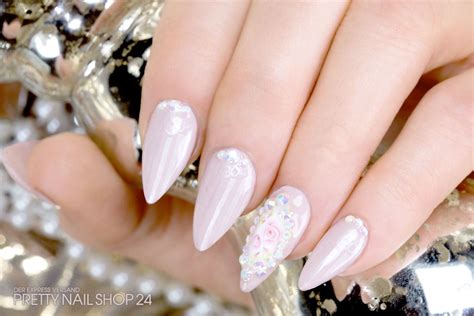 Vintage Schabby Tattoo Nails Der Vintage Look Ist In Allen