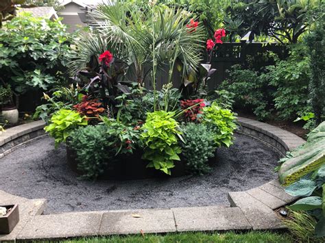Use A Focal Point To Make Your Blah Yard Beautiful