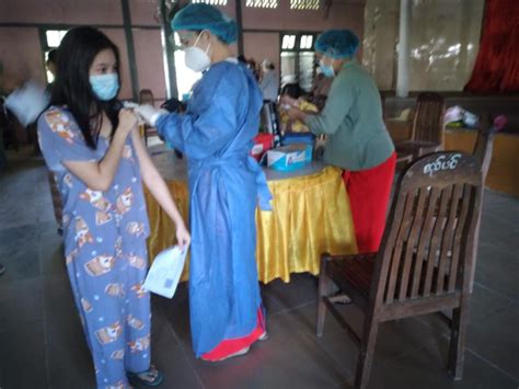 ကျောက်တံခါးမြို့နယ်တွင် အသက် ၁၈ နှစ်အထက်ရှိသူများ၊ မသန်စွမ်းသူများအား
