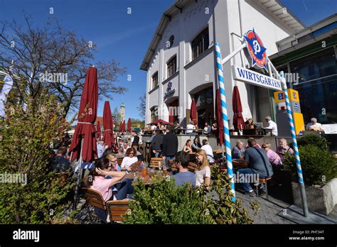 Biergarten Der Pschorr Viktualienmarkt Muenchen Bayern Deutschland