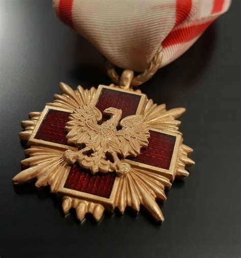 ODZNAKA HONOROWA POLSKIEGO CZERWONEGO KRZYŻA PCK 11472211029