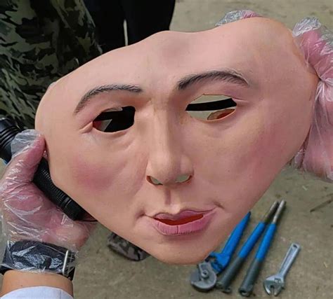 “易容术”现江湖？河南男子戴“人皮面具”盗窃视频迷彩监控