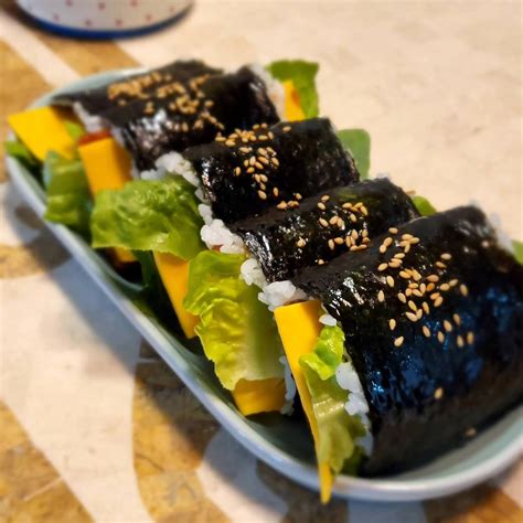 달달하고 짭짤한 일요일 아침 스팸 상추 치즈 김밥