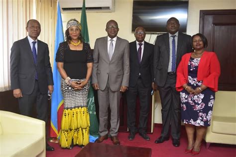 La Sous Secrétaire générale lAdministratrice assistante et Directrice