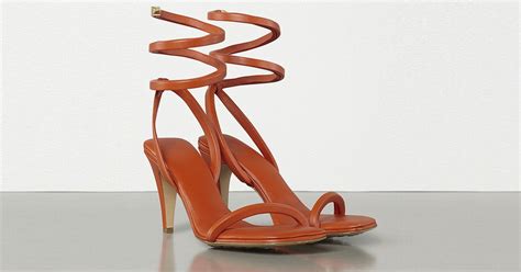 Hohe Naked Sandalen Dieser Schuh Trend überzeugt im Sommer 2021