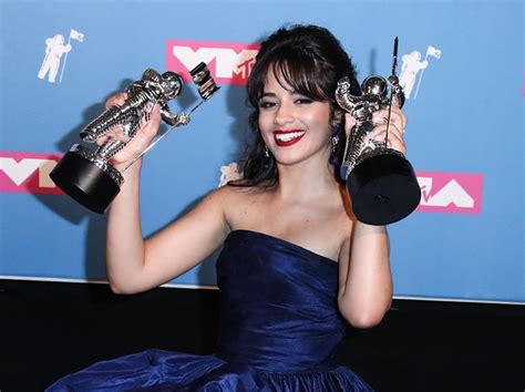 カミラ・カベロ、「ある方法」を使って6年前の自分に夢が叶ったことを報告【vma2018】 Frontrow