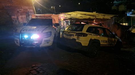 Crime Jovem De Anos Morto A Tiros Ag Ncia Gbc