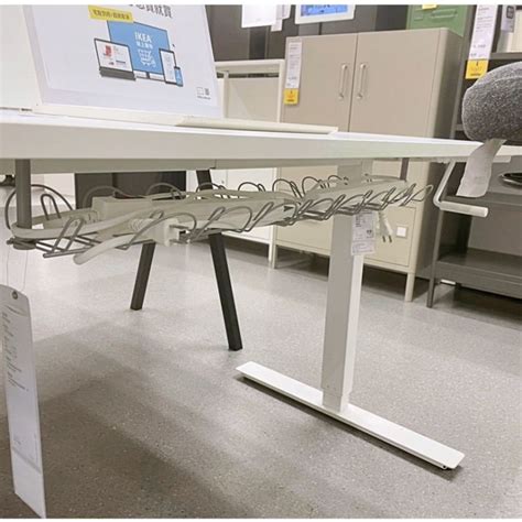 Ikea รางที่จัดระเบียบสายไฟ รางเก็บสายแนวนอน สีเงิน ยาว 70 ซม Signum