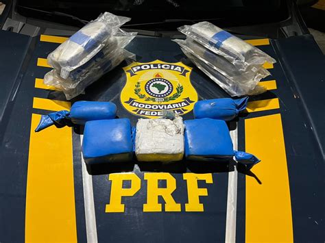 PRF apreende haxixe e duas pessoas são detidas em Barra do Turvo SP