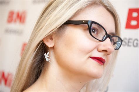 Feju Auskari No Titāna Un Nerūsējošā Tērauda Dāvanas Ģimeņu