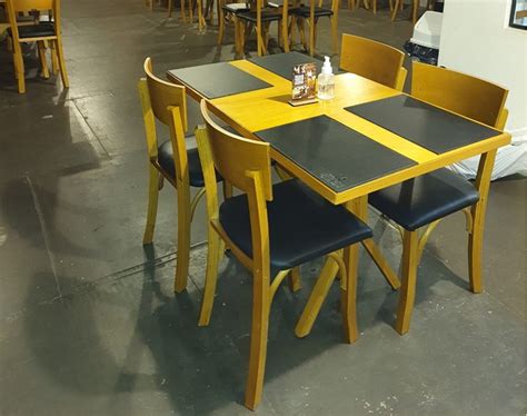 Mesa Para Restaurante De Madeira 120x80 Com 4 Cadeiras Estofadas