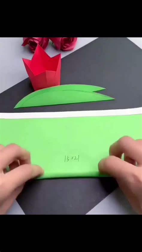 آموزش کاردستی گل لاله با کاغذ رنگی