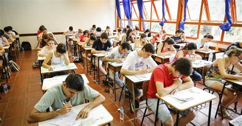 G Mais de mil candidatos fazem Vestibular de Verão da UEM notícias em Norte e Noroeste