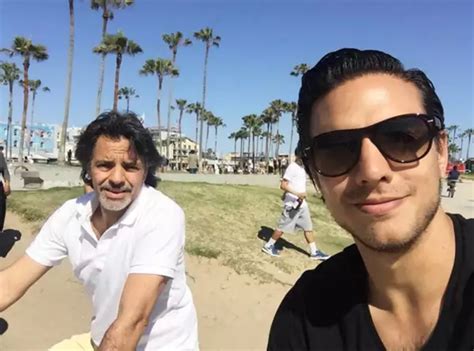 Vadhir Derbez Revela En Canción Cómo Fue Crecer Sin Su Papá Eugenio Cerca